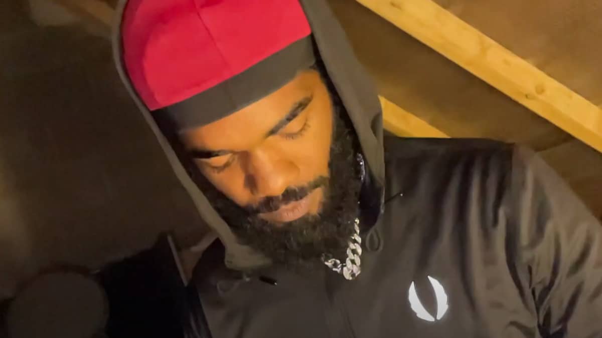 BabZ C4 vit au studio comme un "ERMITE"