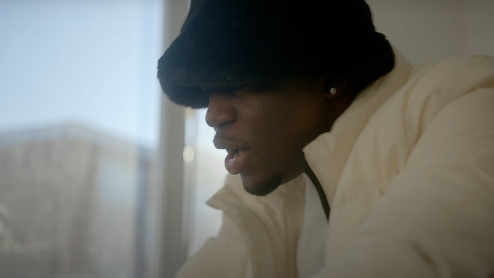 Jobee lance l'Emo-drill avec son nouveau clip « Intro