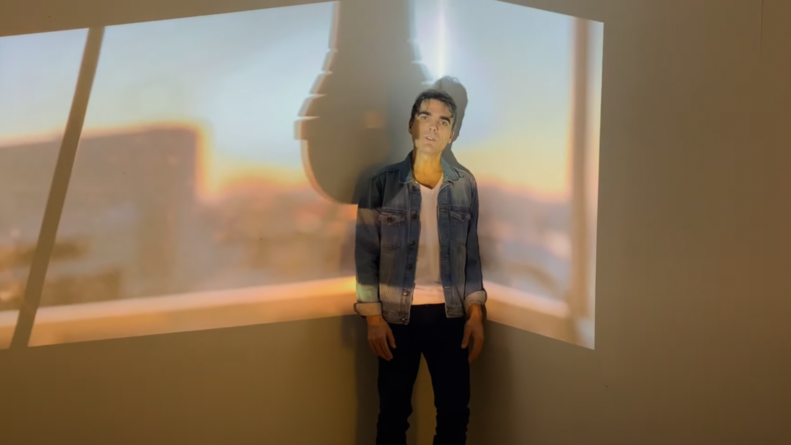 Approchez-vous et visionnez « J'arrive à toi », le nouveau clip de NAREN