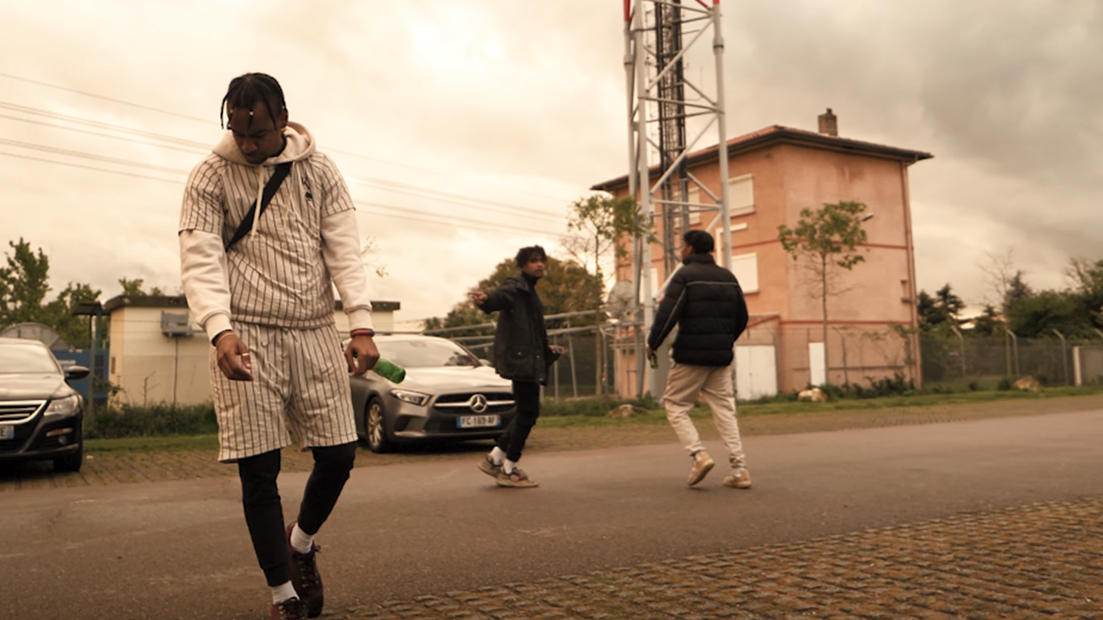 Découvrez « J'OUBLIE TOUT » de Deen CK, un clip qui va marquer les ...