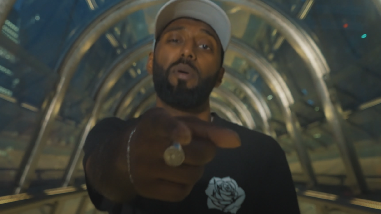 AKN est dans la « TrapHouse » comme never dans son nouveau clip