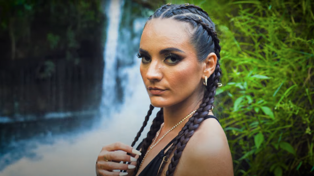 Jay See fait chavirer les cœurs dans son nouveau clip « CONTIGO