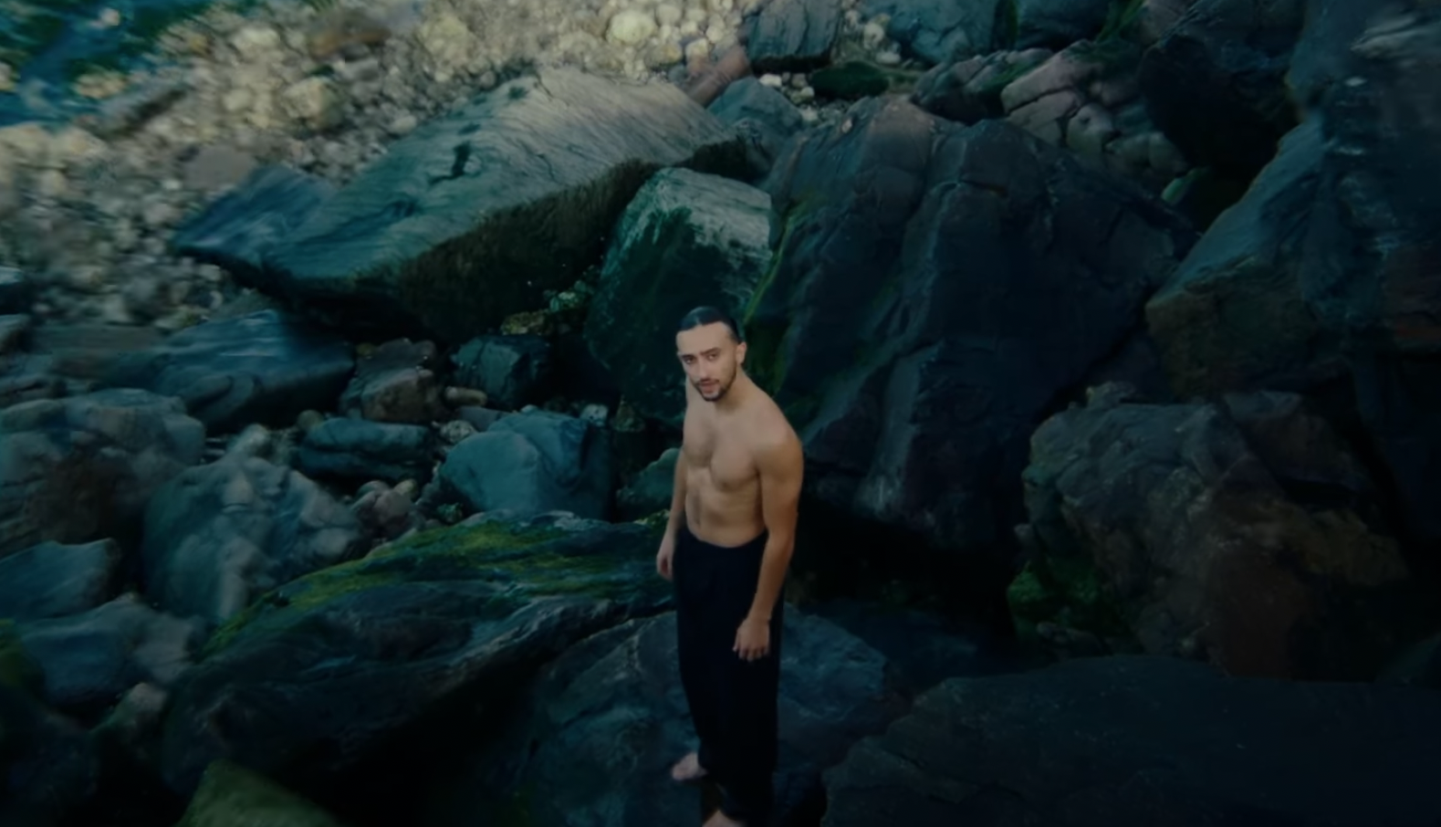 Découvrez le rap élégant de Saphir avec son nouveau clip « Ourim ...