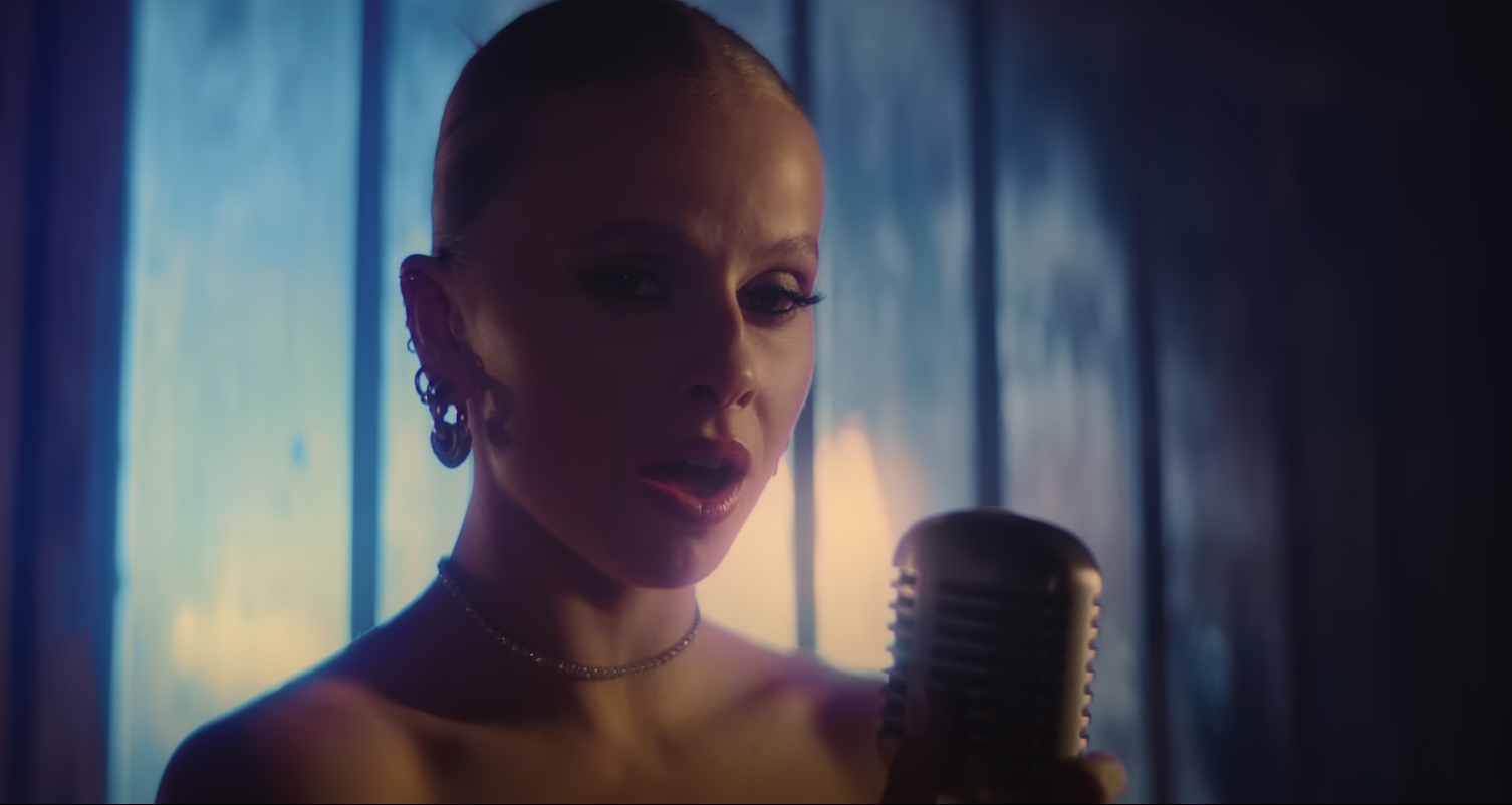 Carla Dona (Star Academy), se dévoile dans son nouveau clip « Libre