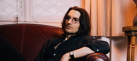 Louis Arlette dévoile son monde avec « Chevalier Vert